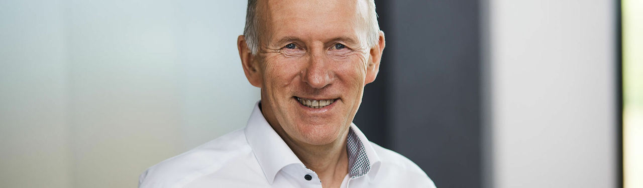 “We support manufacturers of medical technology as a partner.” | MULTIVAC